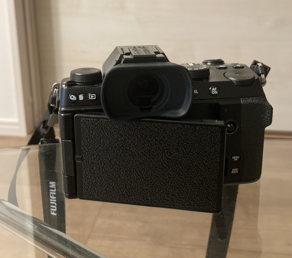 【Tekiac X-Cup Pro】FUJIFILM X-S10専用設計のアイカップ│LIFE IS SIMPLE.